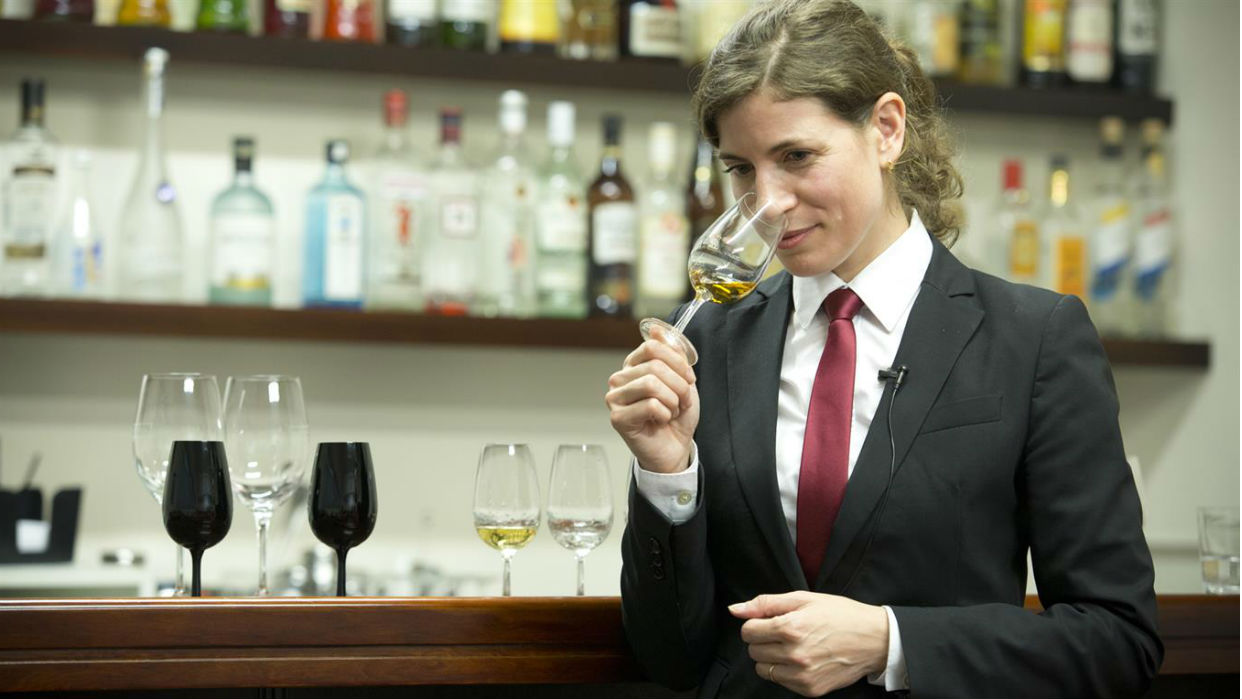 “Crónicas del vino argentino”, el nuevo libro de Paz Levinson y Gabriel ...