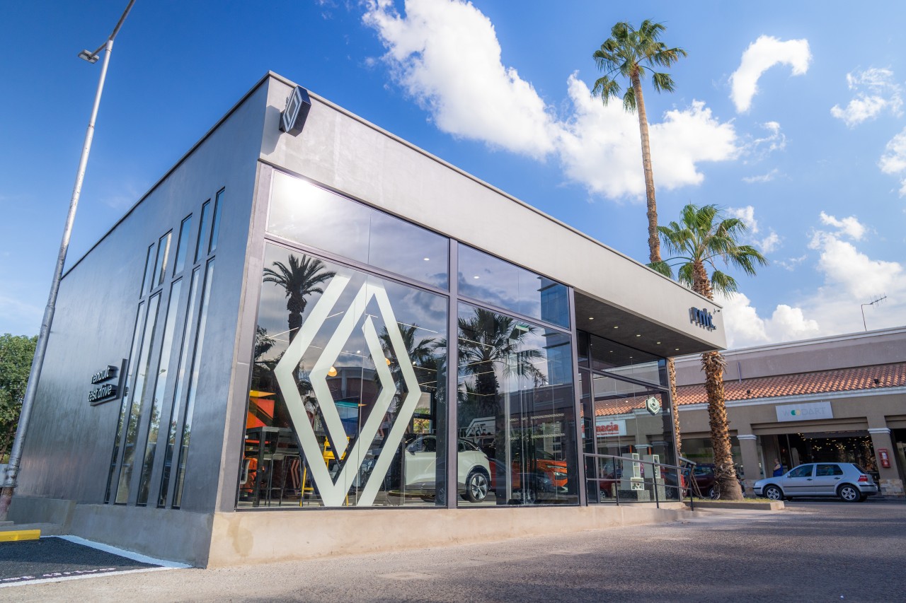 Renault inaugura en Palmares su primer RNLT© concept store - The Wine Time