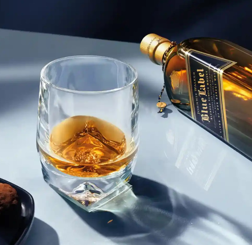 Johnnie Walker Blue Label mantiene su estatus como mejor whisky escocés de lujo del mundo - The ...